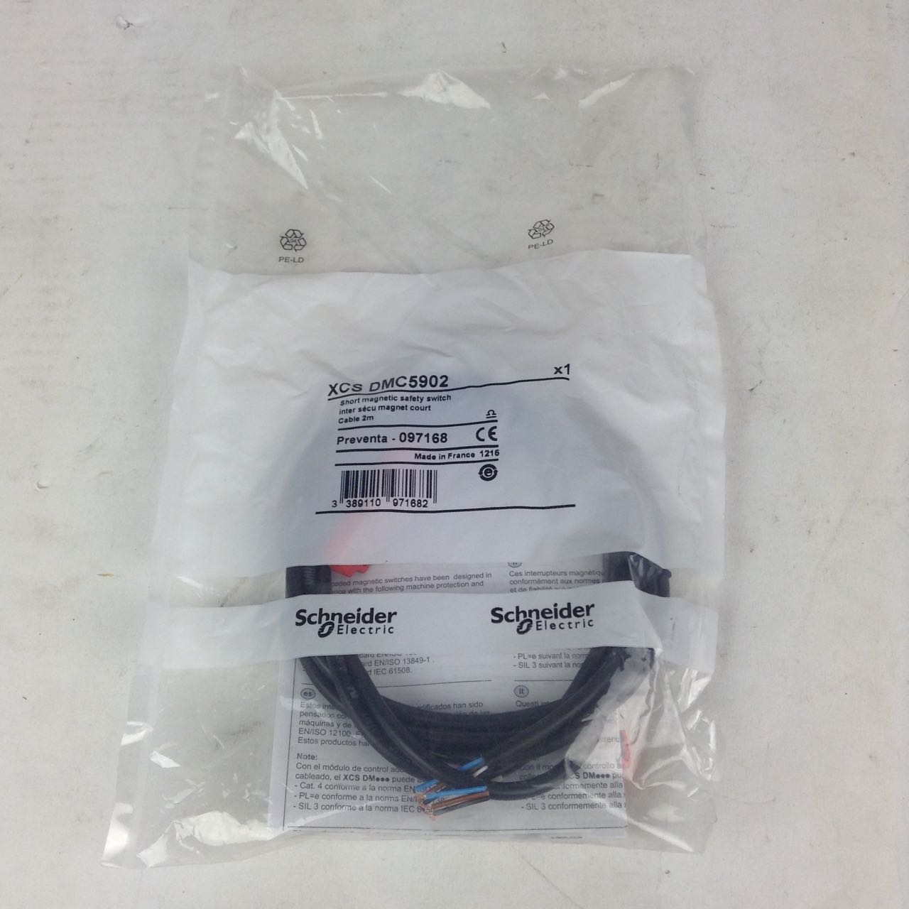 Schneider XCSDMC5902 + XCS-ZC1 Safety Interlock Switch - New