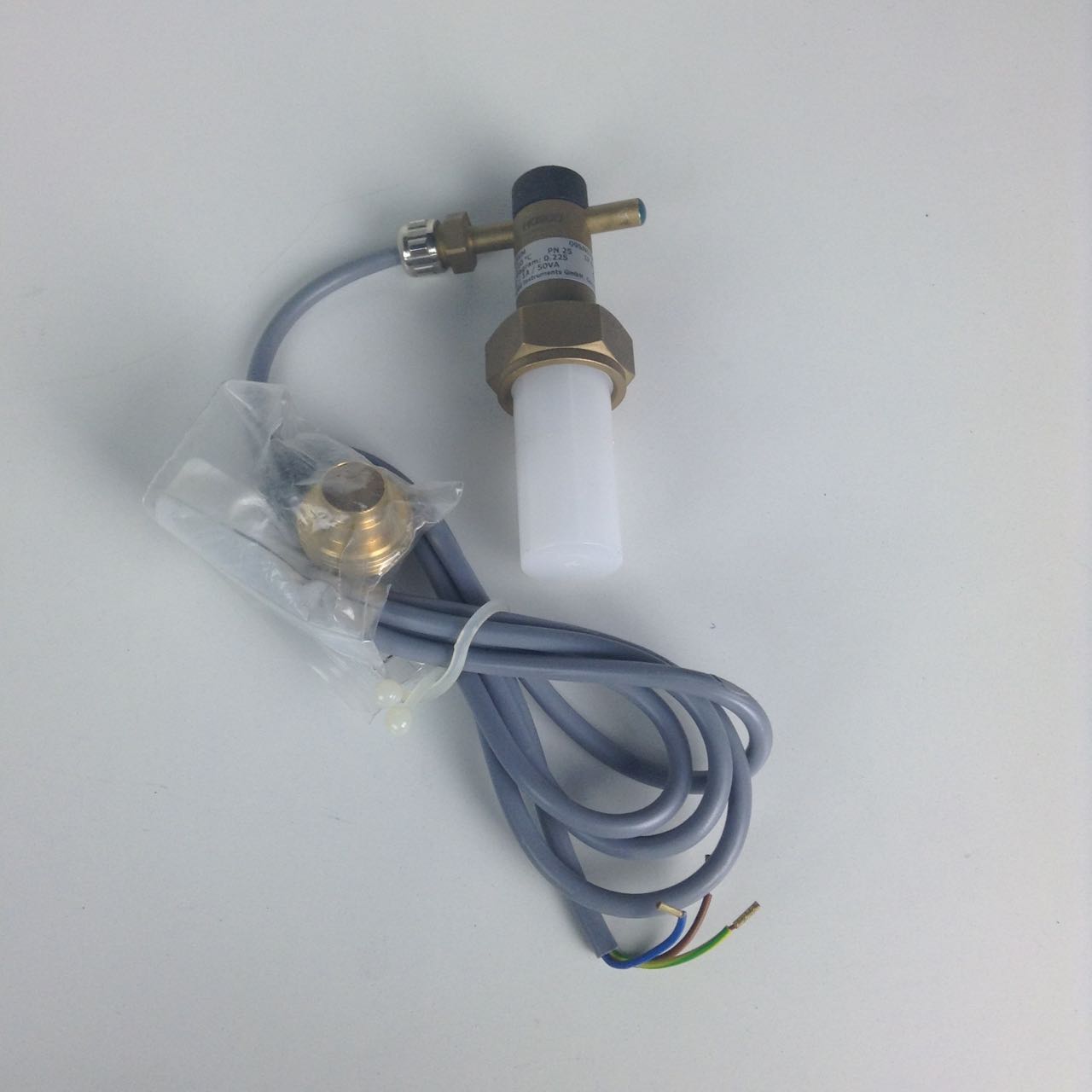 Honsberg Instruments UR1-015VM Flow Switch New