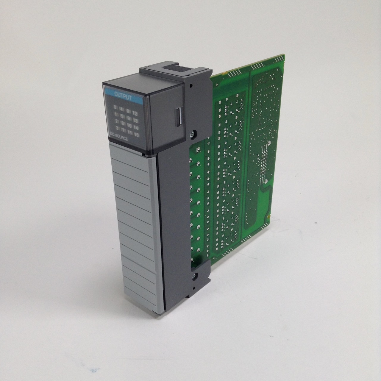 Allen Bradley 1746-OB16-D Point DC Output Module Serie D New NFP