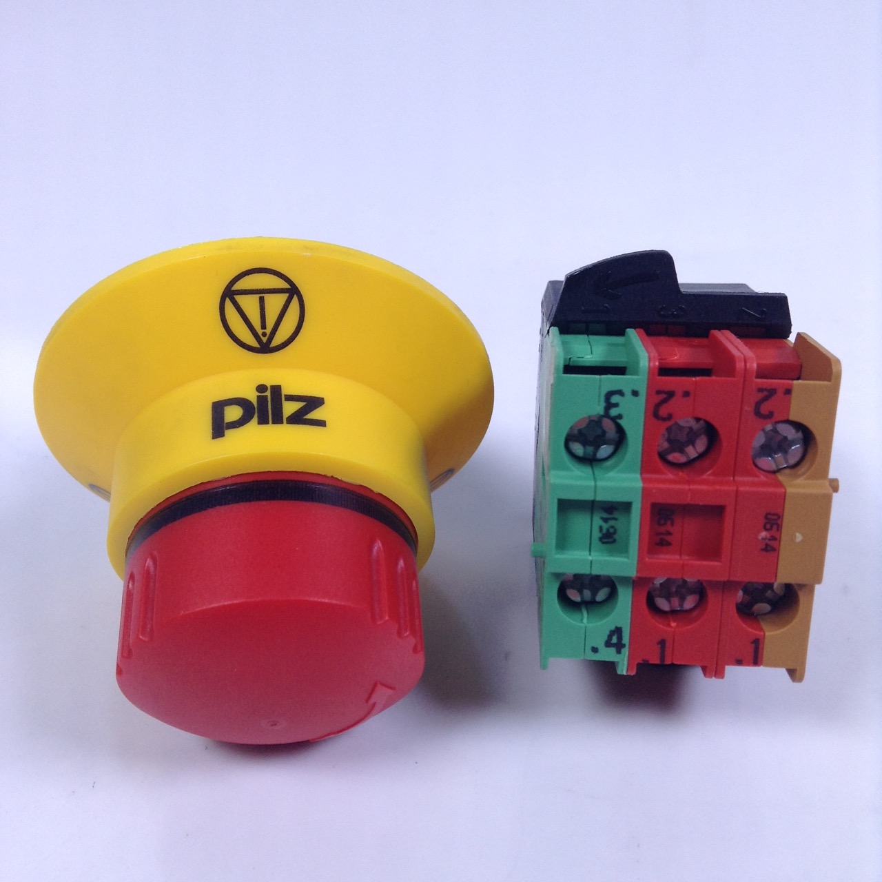 Pilz PIT-ES-SEYT1S-6 E-STOP Pushbutton PITestop IEC 60947-5-1 NFP
