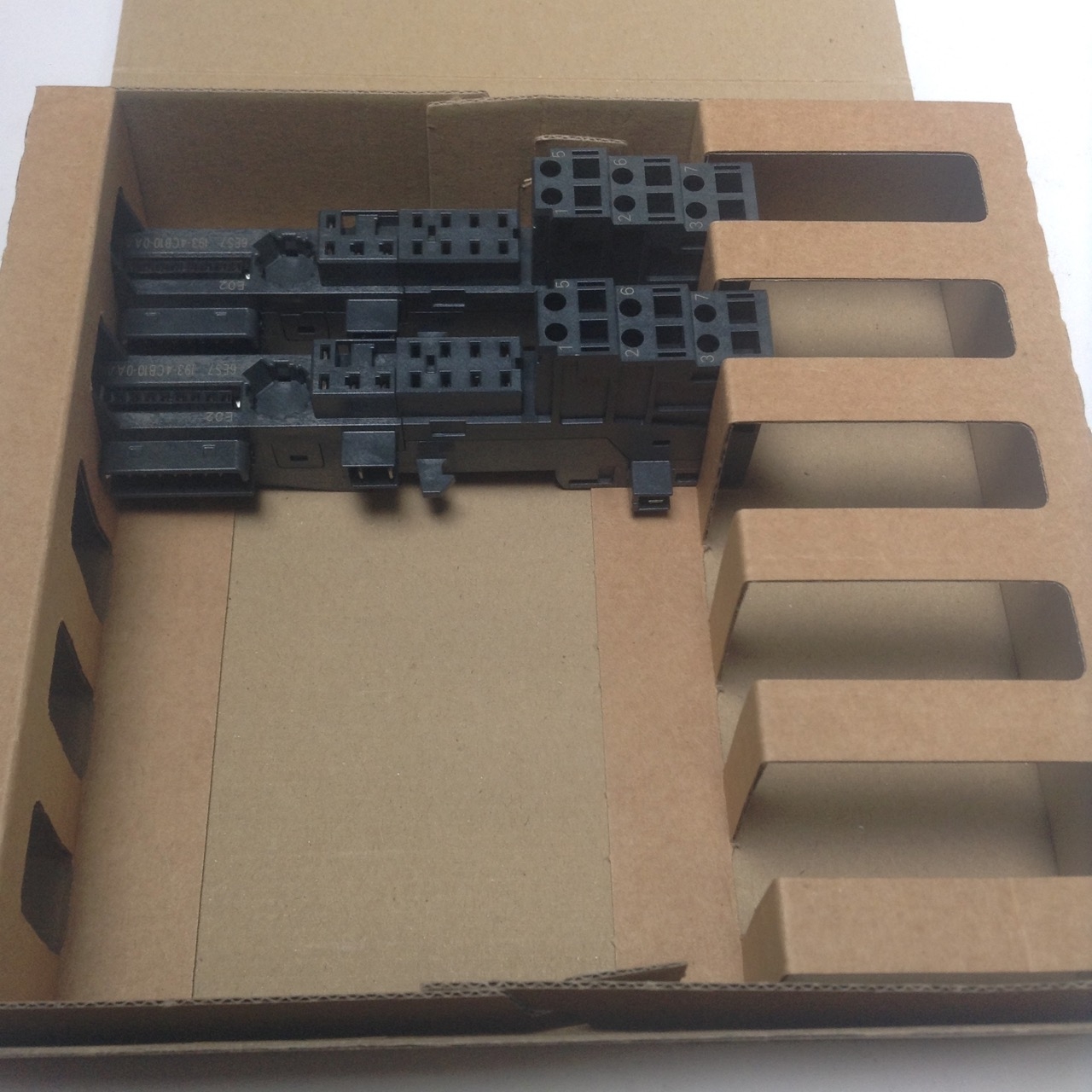 Siemens 6ES7 193-4CB10-0AA0 terminal modul (2pieces) NEW NFP