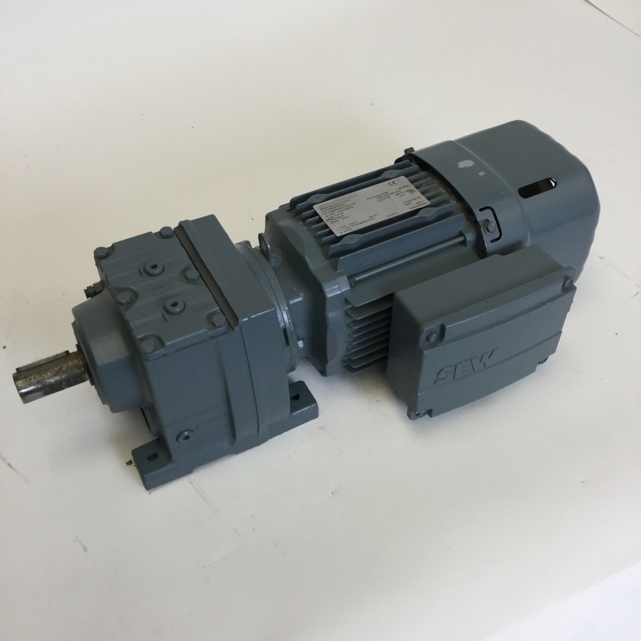 Sew R37/DRS80S4/BE1 0,75kW Geared Motor Getriebemotor 1500 / 80 rpm i ...