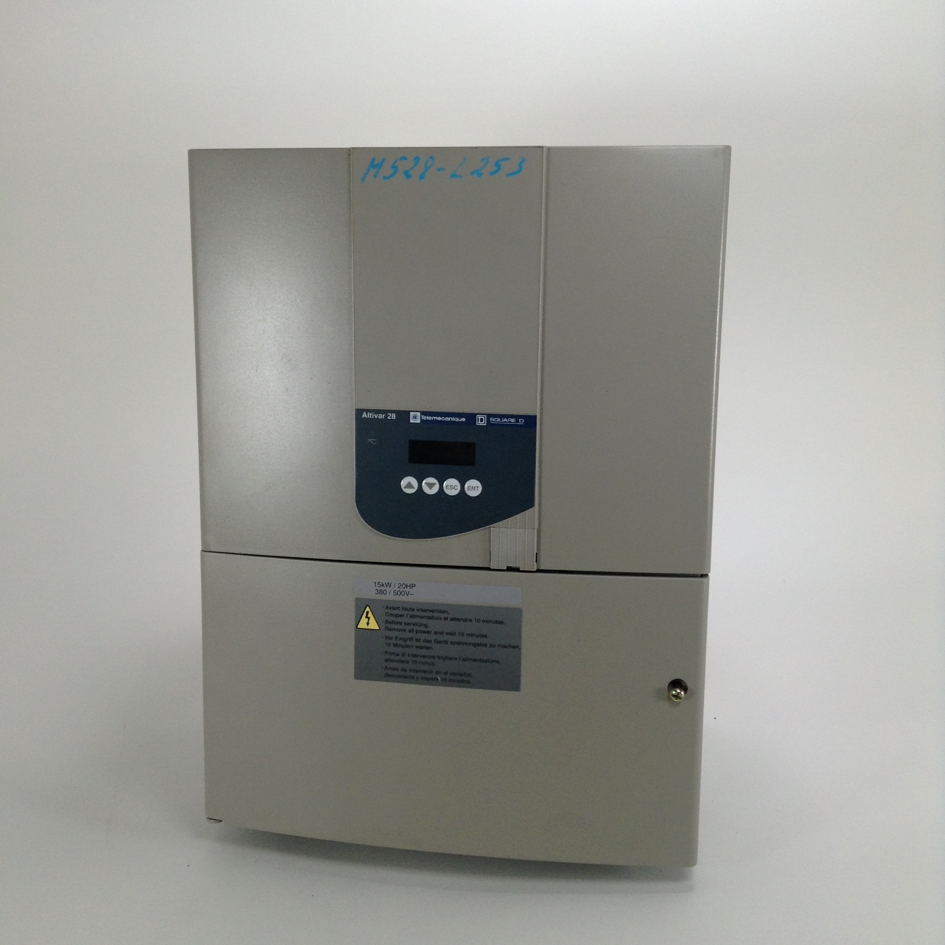 Telemecanique ATV28HD23N4 Altivar 28 15kW Frequenzumrichter Speed drive ...