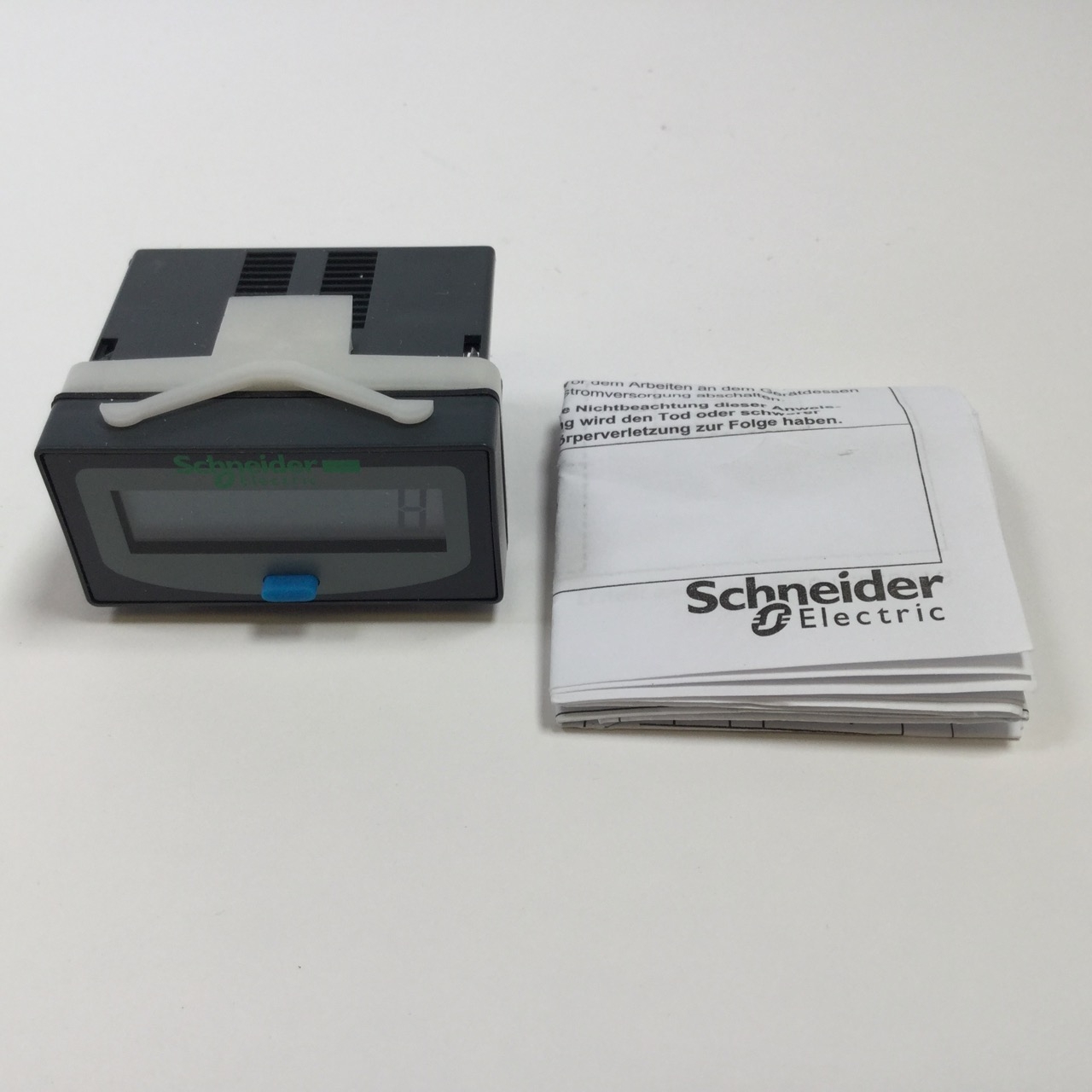 Schneider Electric XBKT81030U33E Totalising counter Zelio Count New NFP