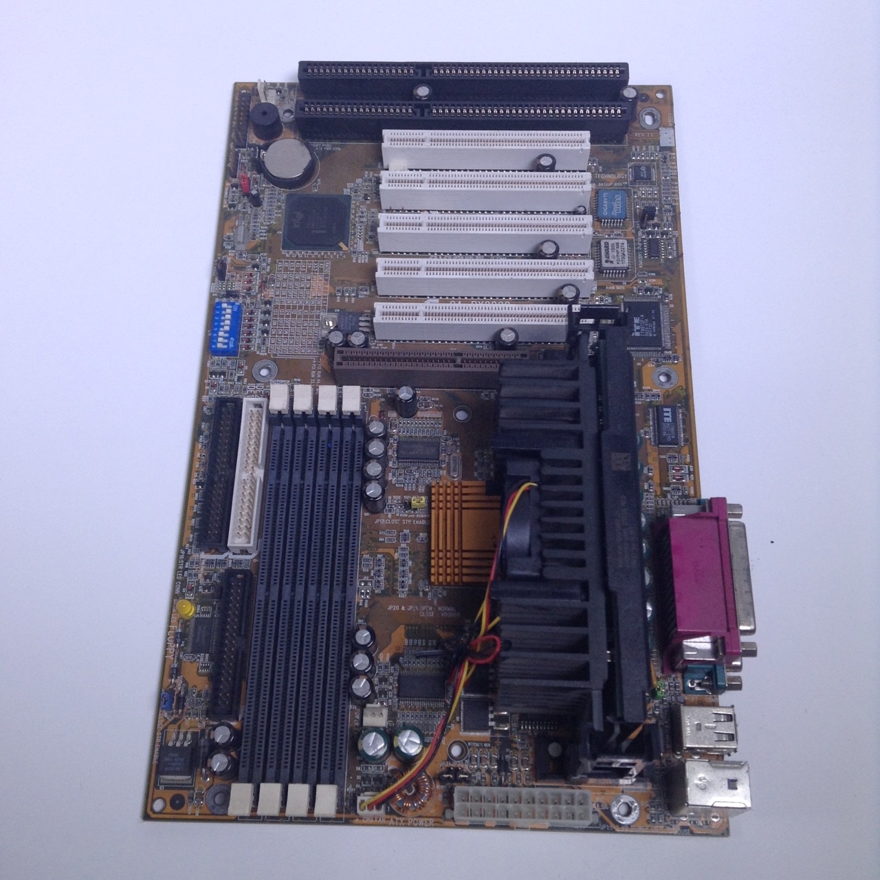 Gigabyte GA-BX200 Mainboard intel sockel REV 1.1 UMP