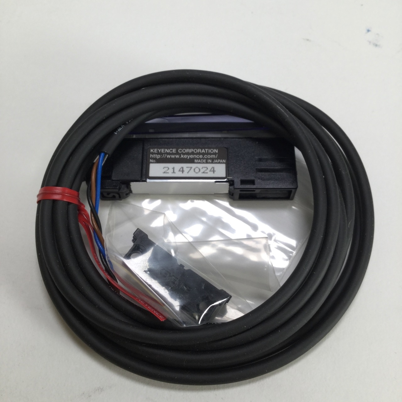 Keyence FS-V11P Hybrid Fiberoptic Sensors Lichtleiter NEW NFP