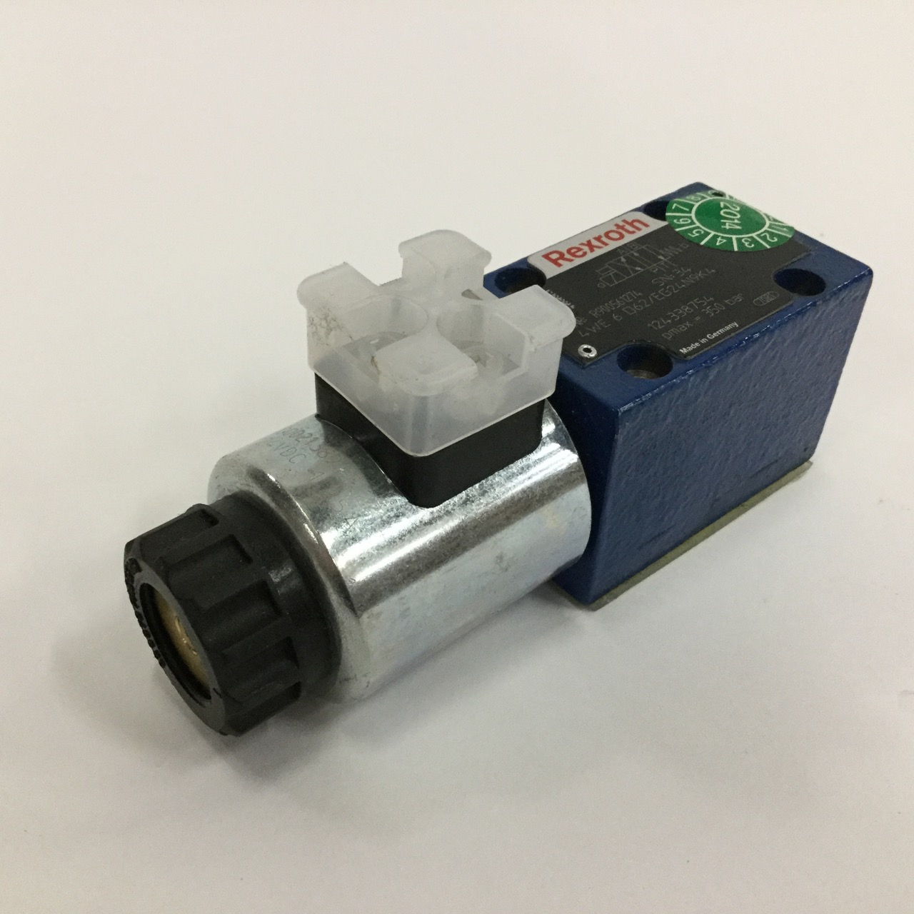 Rexroth R900561274 Directional Spool Valve Ventil New NMP