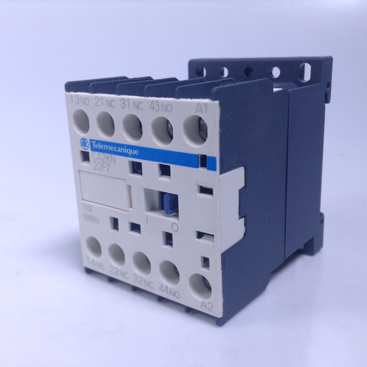 Telemecanique CA2KN22F7 Control relay 110V 50/60HZ NEW NFP