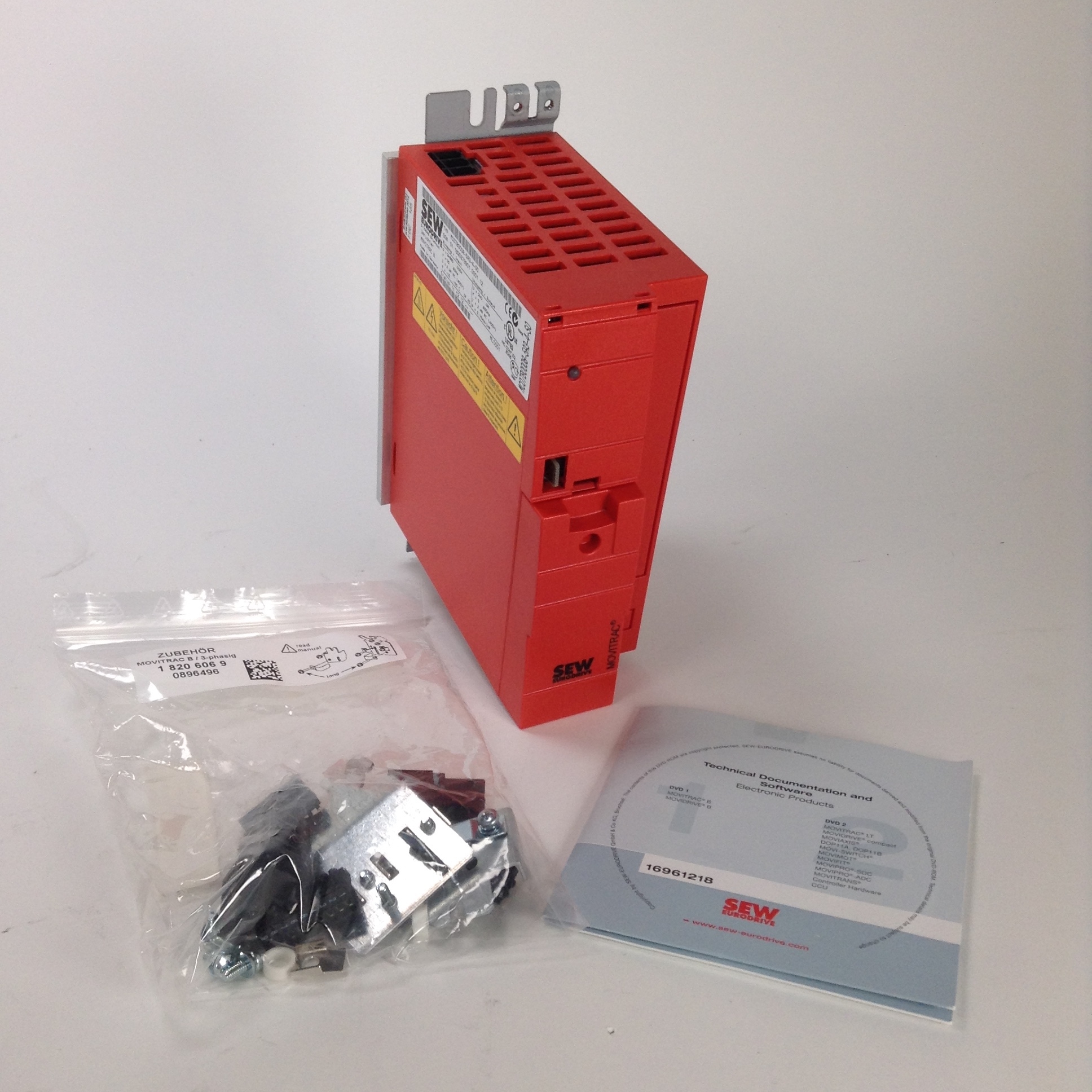 Sew Eurodrive MC07B0008-5A3-4-S0 Umrichter Movitrac B MC07B0008 NEW NFP