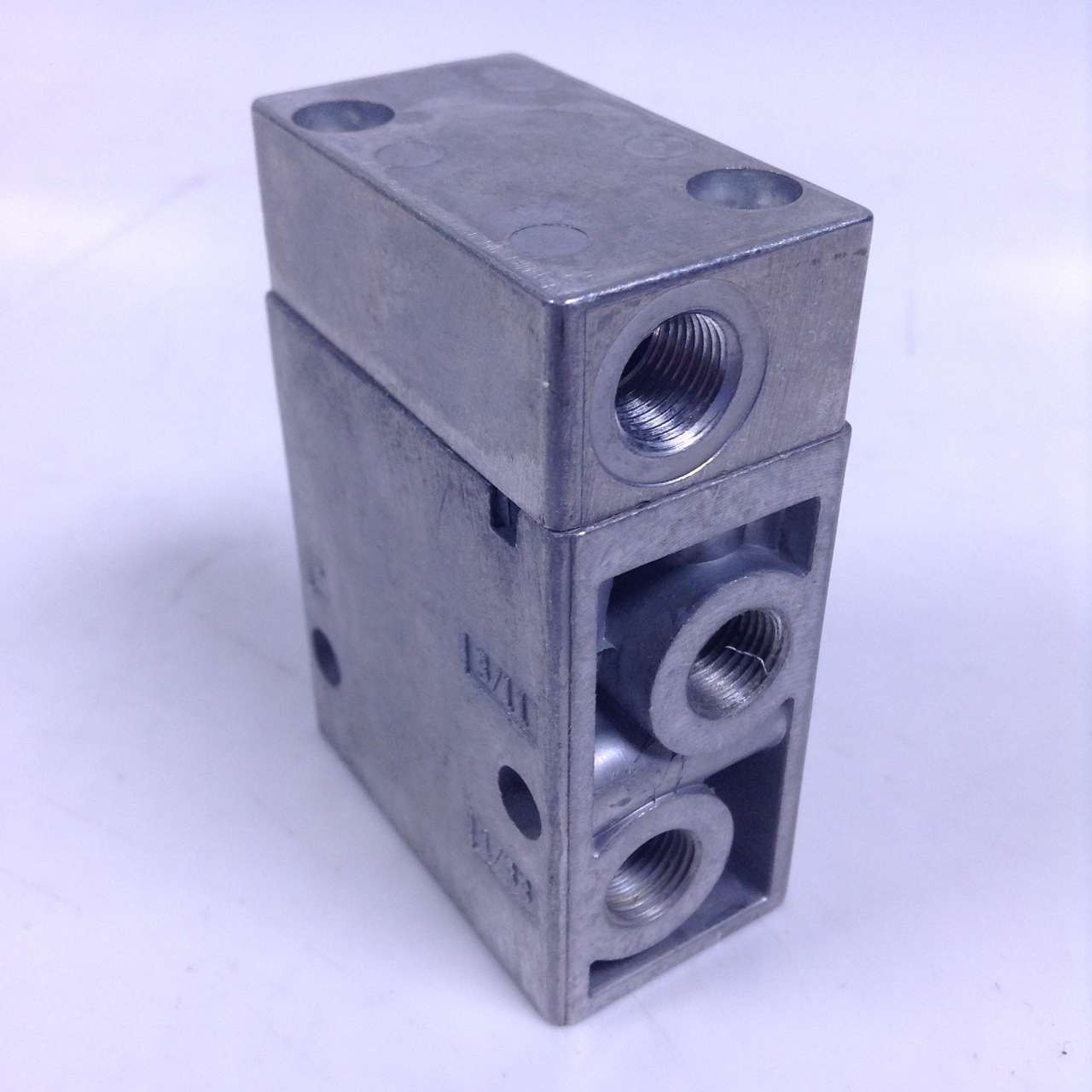 Festo VL/0-3-1/8B ventil valve 7803 UO02 NEW NFP