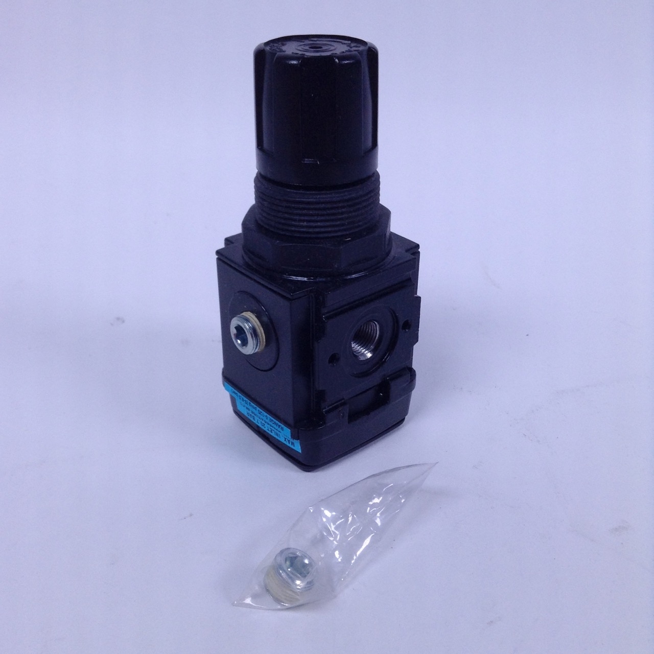 Wilkerson R08-C1-F000 Regulator 1/8 bBSPP 0-8bar NEW NFP