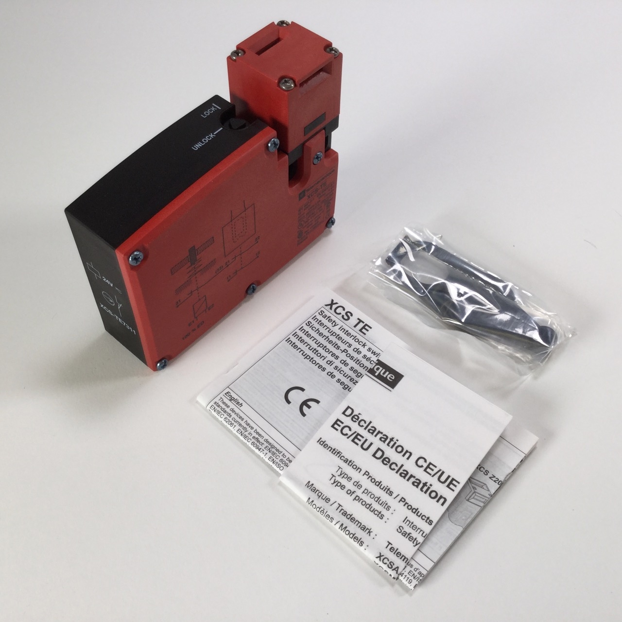 Schneider Electric XCSTE7311 Plastic safety switch XCSTE Preventa ...