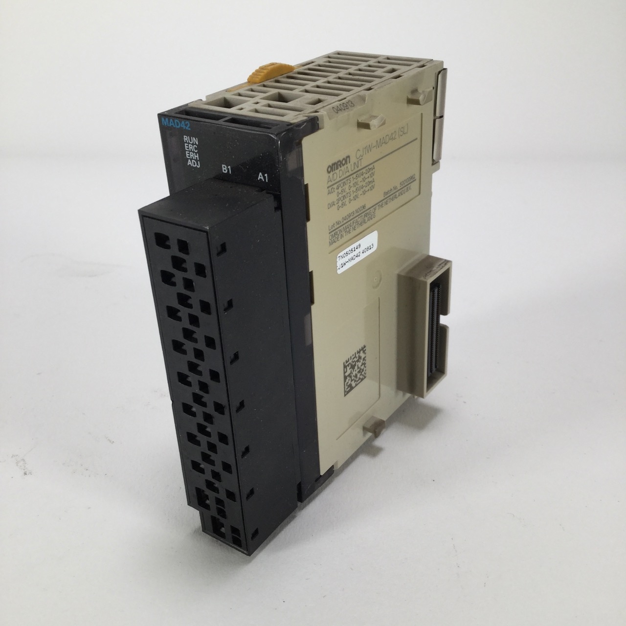 Omron CJ1W-MAD42 A/D D/A unit module CJ1W MAD42 Used UMP