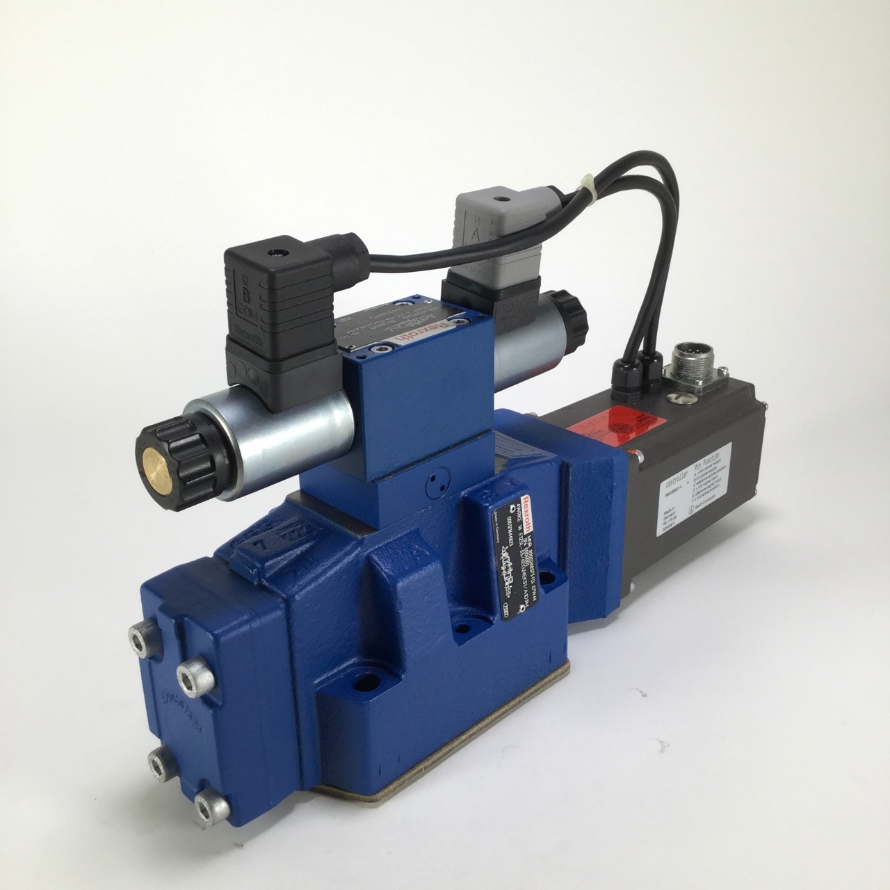Rexroth R900248373 4WRKE 16 E125L-33/6EG24EK31/A1D3M valve R900972654 ...