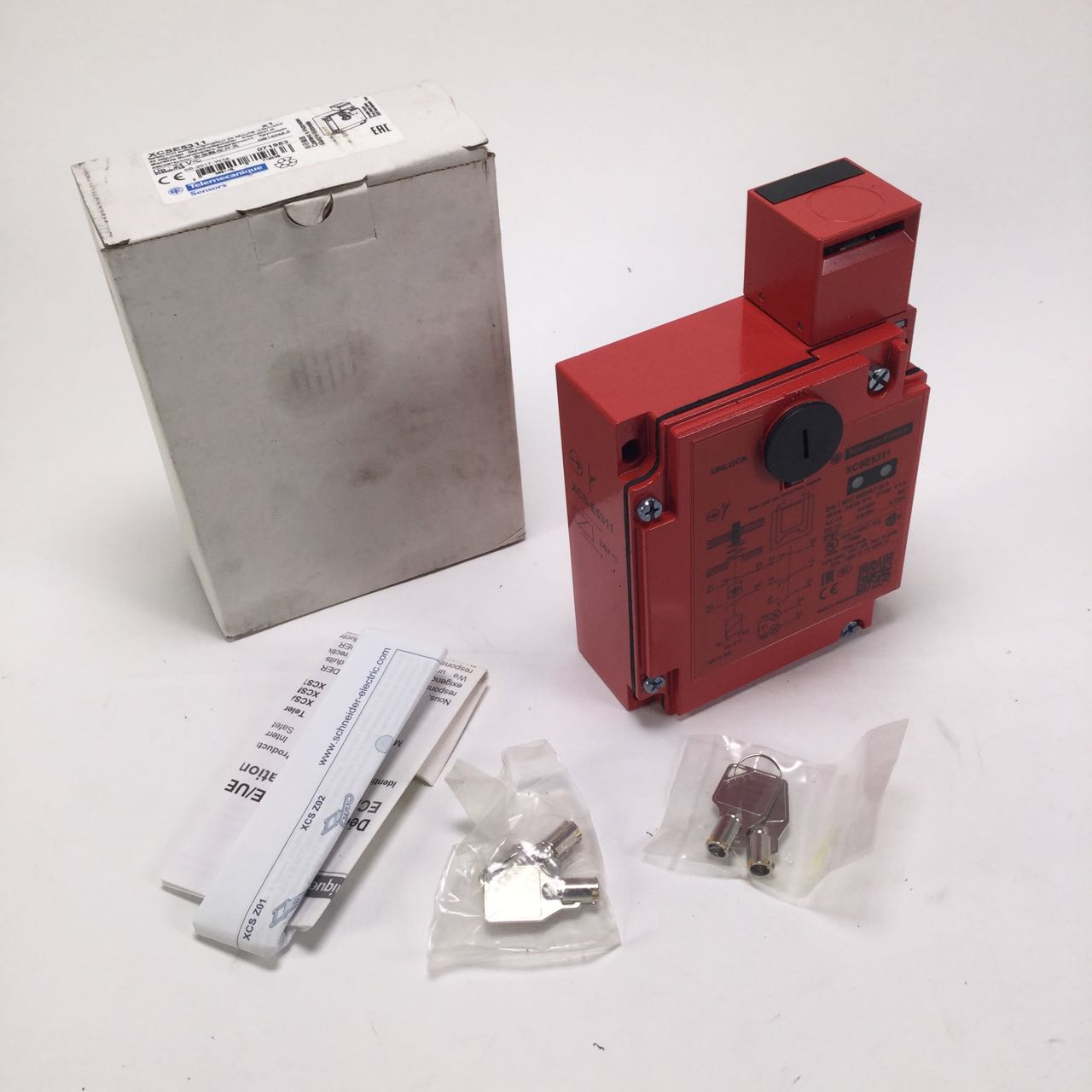 Telemecanique XCSE5311 metal safety switch GB14048.5 New NFP