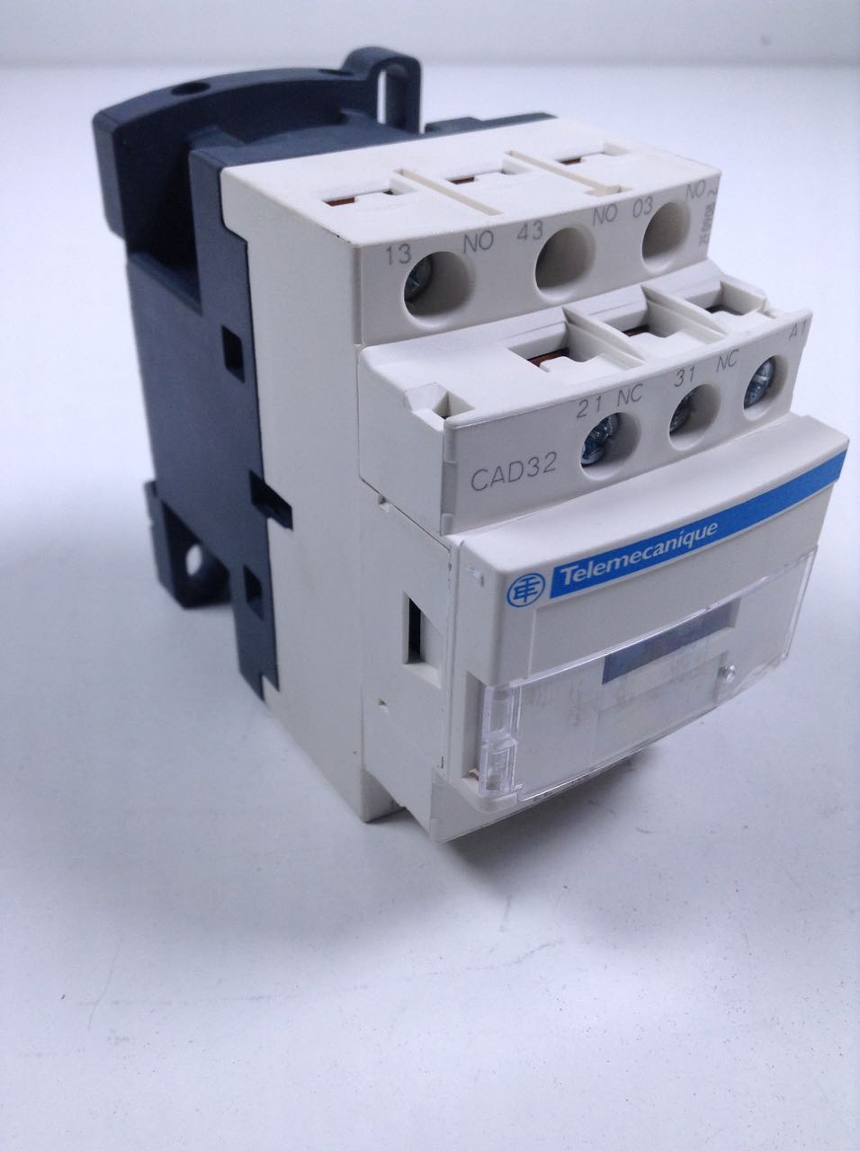 Telemecanique CAD32F7 Control Relay 110V 50/60Hz 053427 NFP