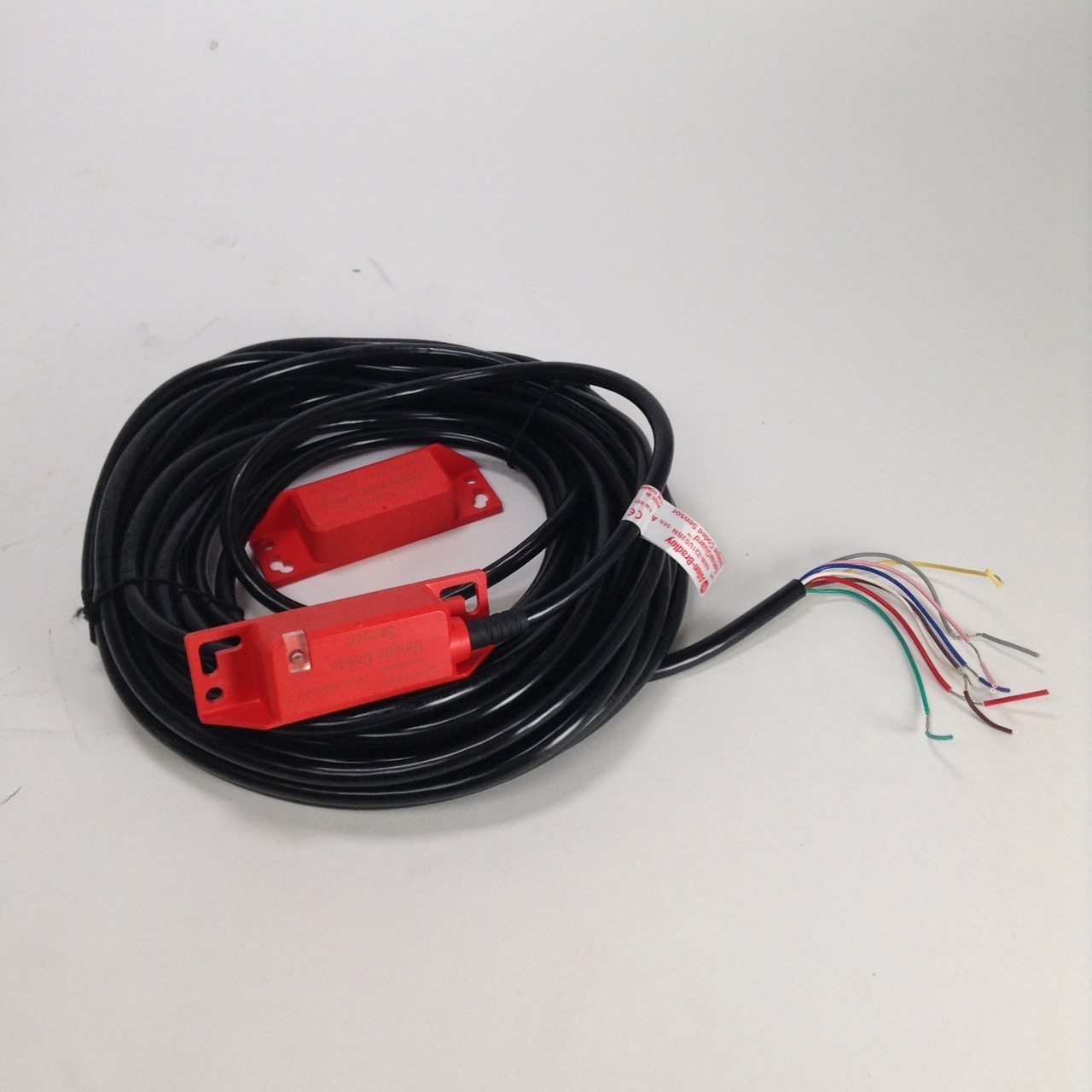 Allen Bradley 440N-Z21US2BN-A Safety Non Contact Switch Coded Actuator ...