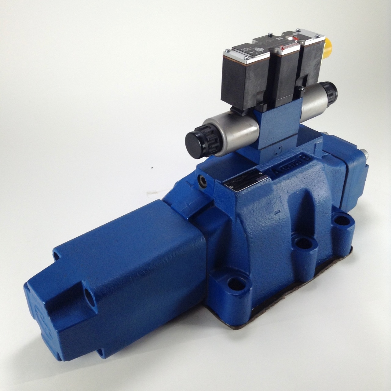 Rexroth R900954698 directional valve 4WRZE 32 E 250-71/6EG24K31/A1D3M ...