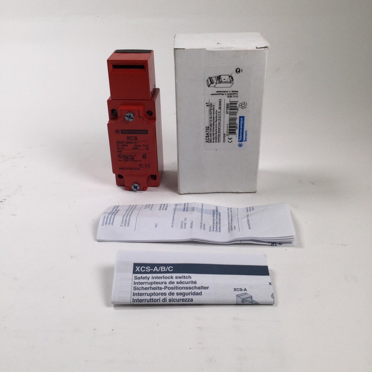 Telemecanique XCS-A702 Safety switch 07180 Sicherheitsschalter New NFP