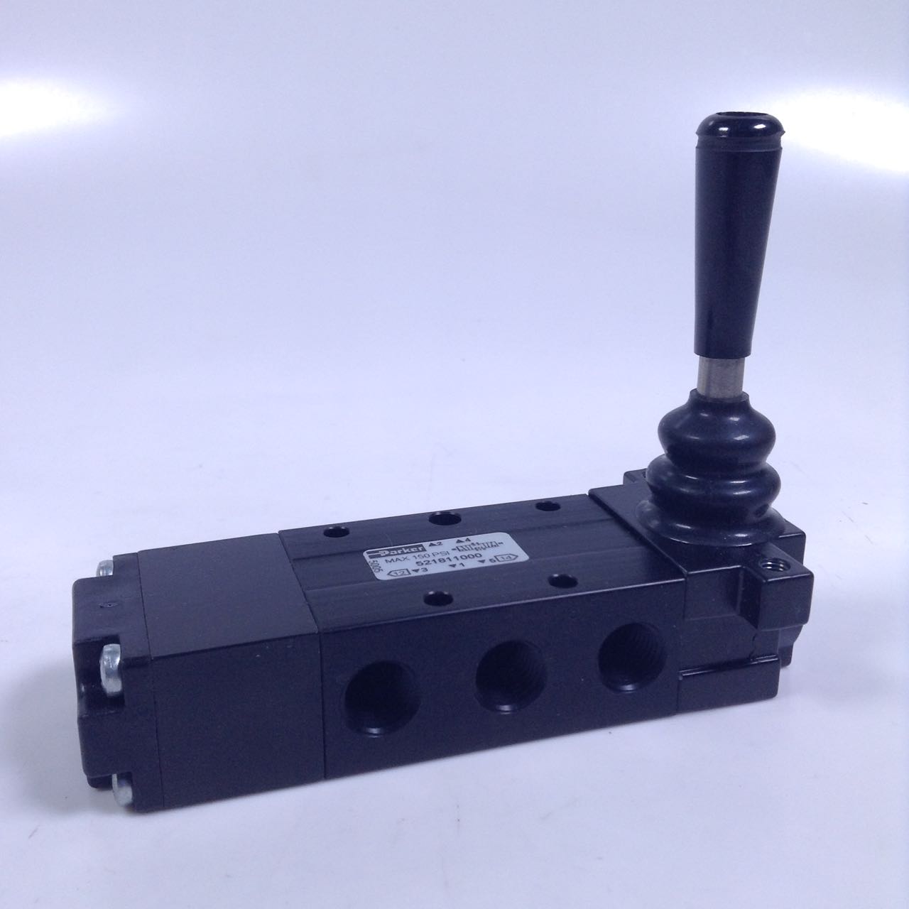 Parker 521811000 LEV/SPR RET Valve 1/4Inch 4Way 3Pos Cv: 0.83 NFP