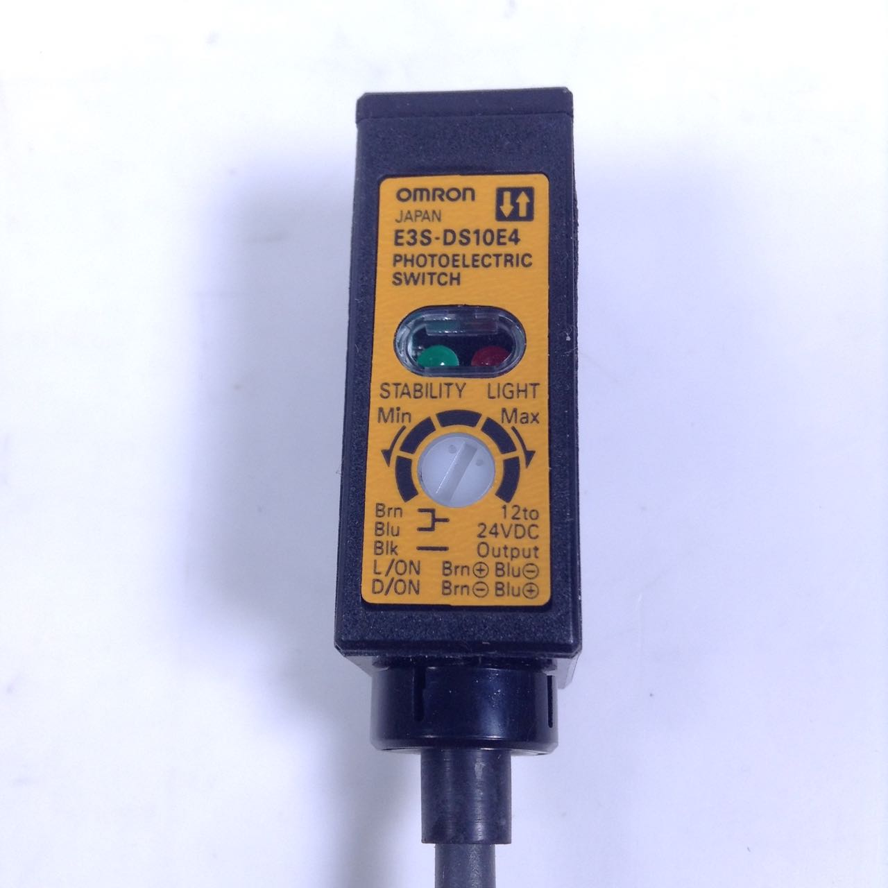 Omron E3S-DS10E4 Photoelectric Switch E3SDS10E4 NFP