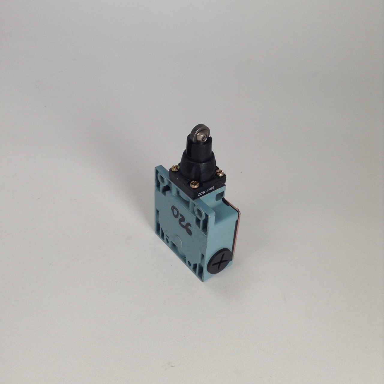 Telemecanique XCK-M Limit switch endschalter 240V 3A IP66 XCK M NEW NMP