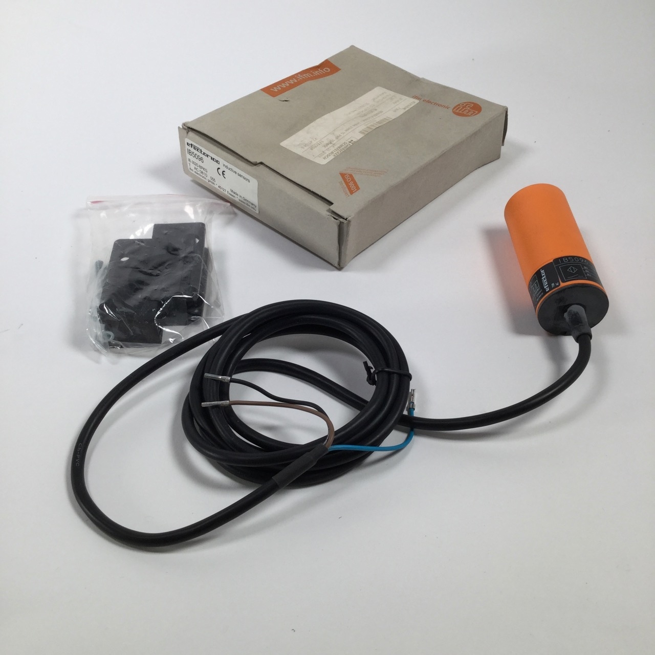 Ifm Electronic IB5096 Inductive Sensor IB-3020-BPKG Induktiver New NFP
