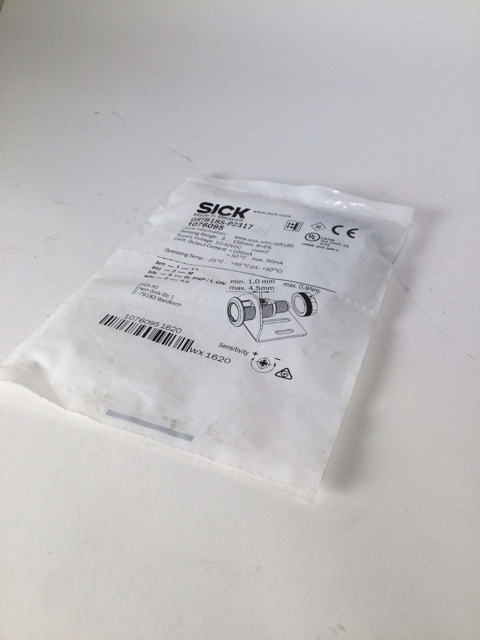 Sick 1076095 photoelectric Sensor GRTB18S-P2317 New NFP Sealed