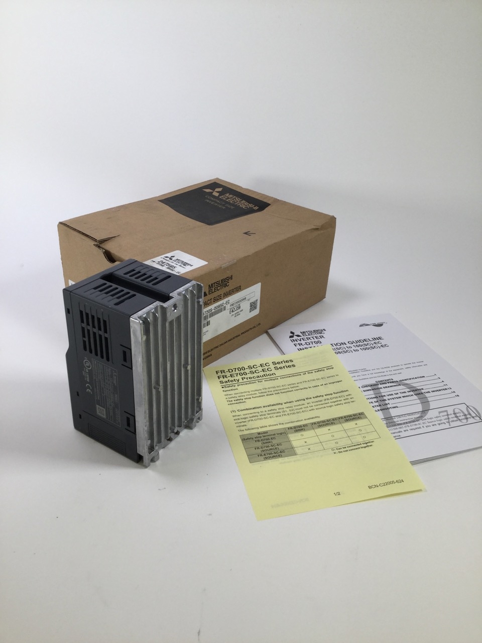 Mitsubishi FR-D720S-008SC-EC Drive Inverter FRD720SSC008 D700-SC New NFP