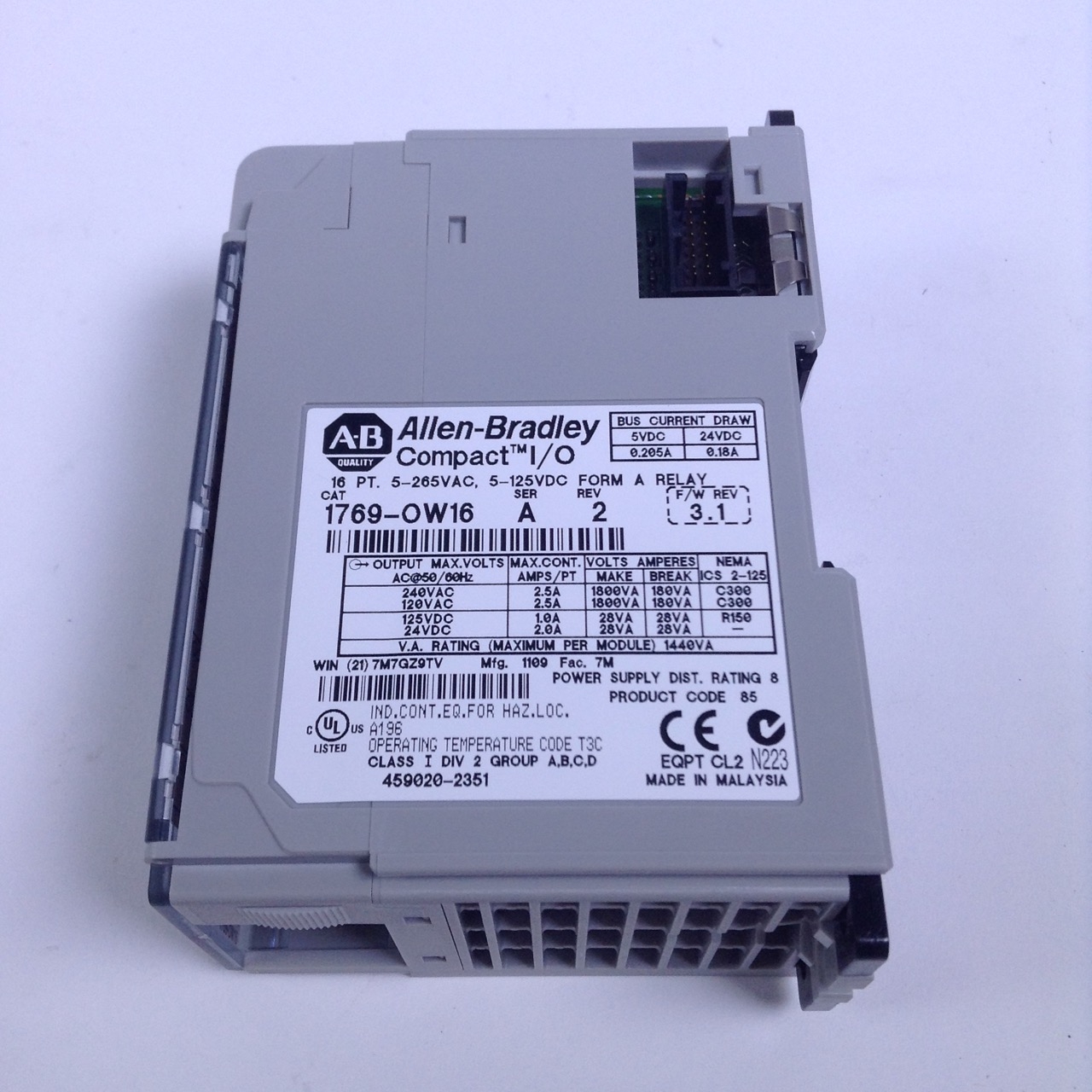 Allen Bradley 1769-OW16 Compact relay output module Ser A NEW NFP